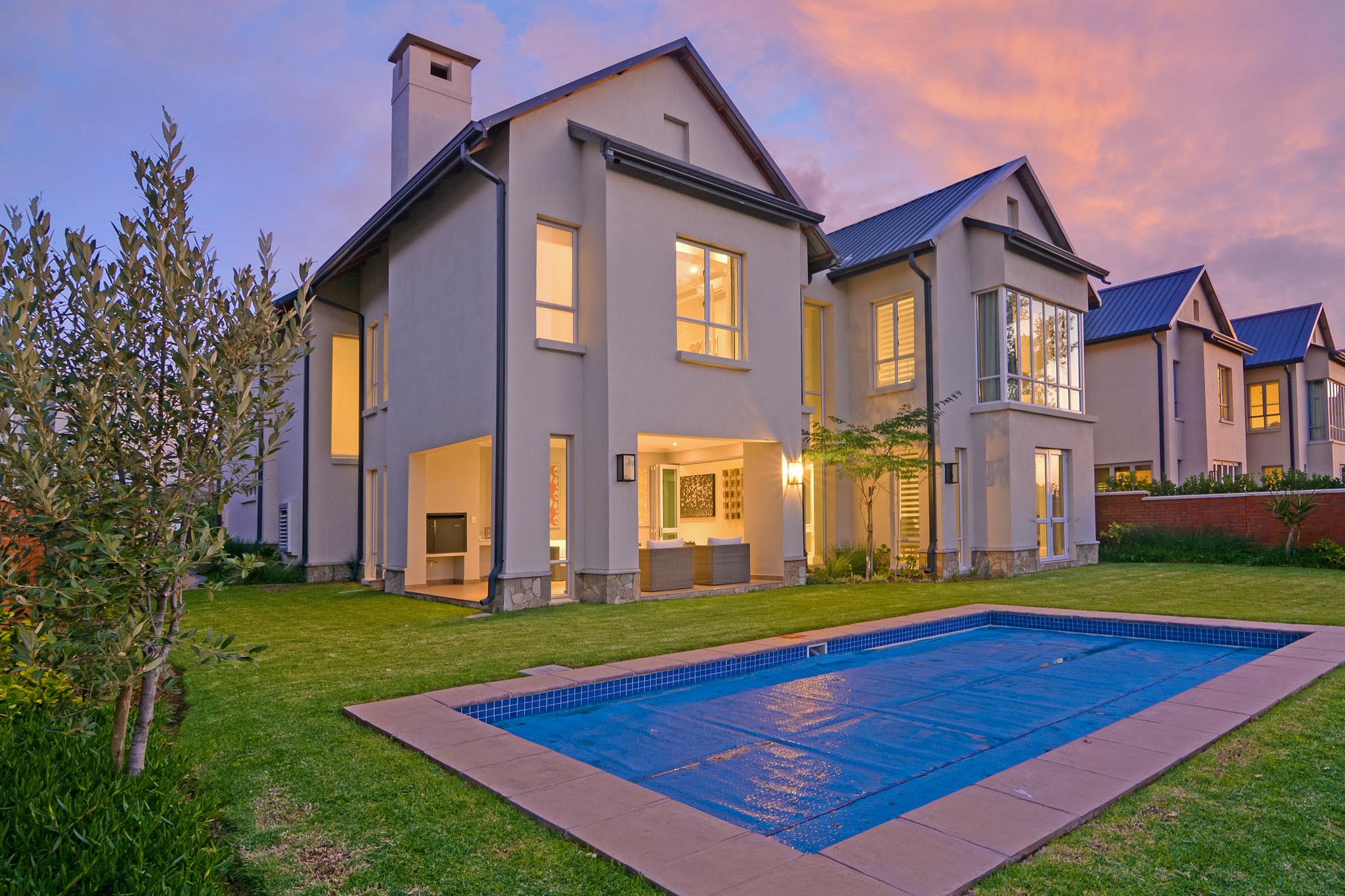Waterfall Crescent - Houss Rentals